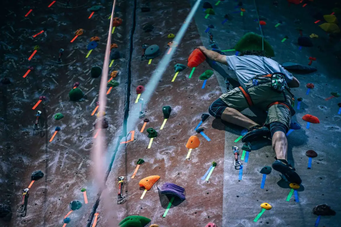 12 bouldering tips for beginners - Expert Climbers